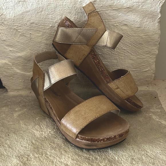 Pierre Dumas | Shoes | Pierre Dumas Goldlight Tan Leather Wedge Sandal ...